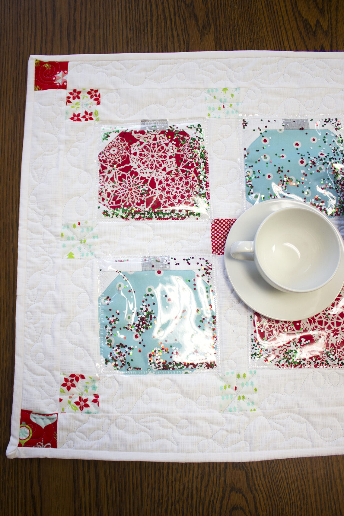 Paper Pieced Ornament Table Topper with Glitter Accents - Sulky