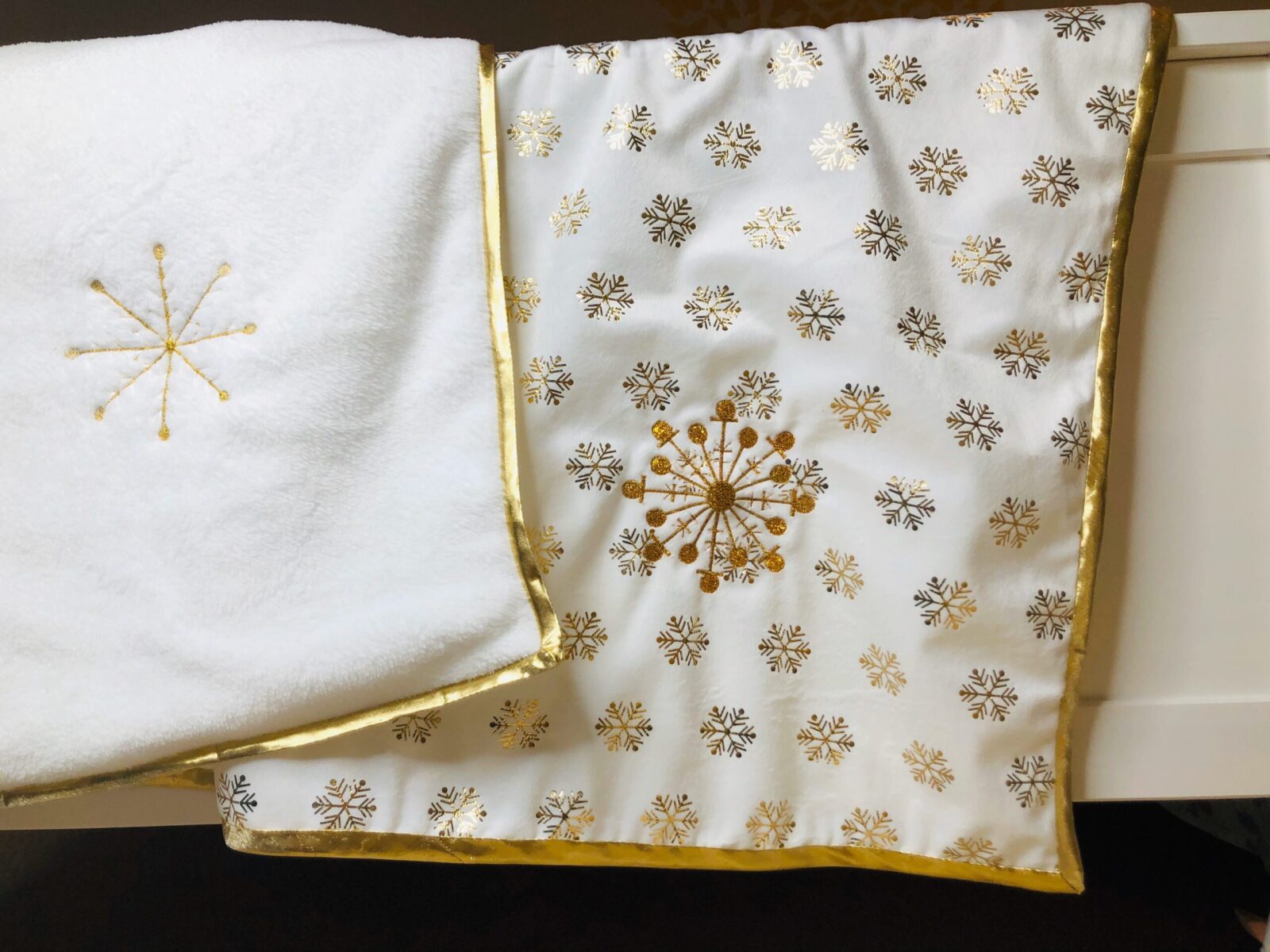 How to Sew a Metallic Plush Snowflake Throw - Sulky