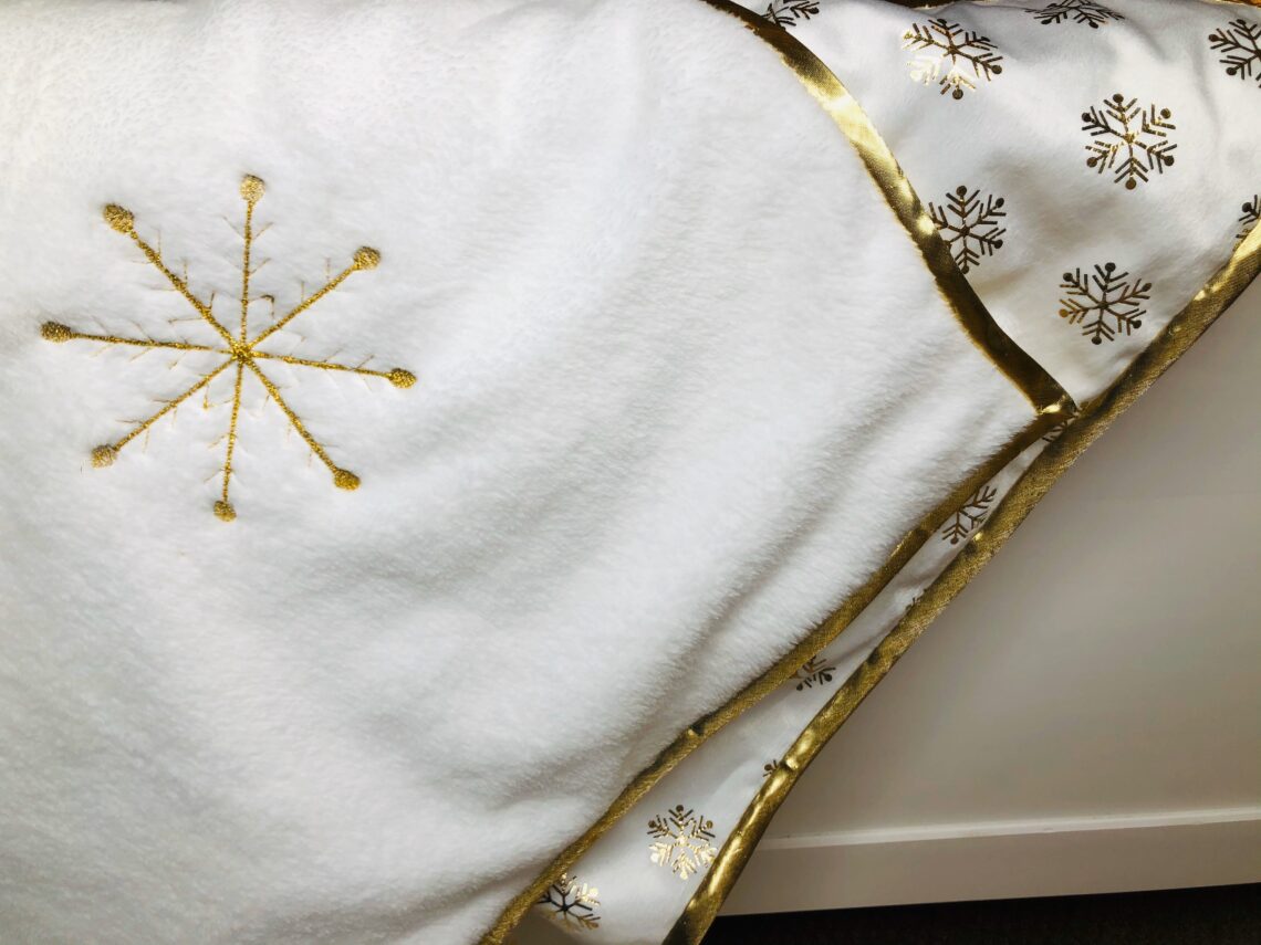How to Sew a Metallic Plush Snowflake Throw - Sulky