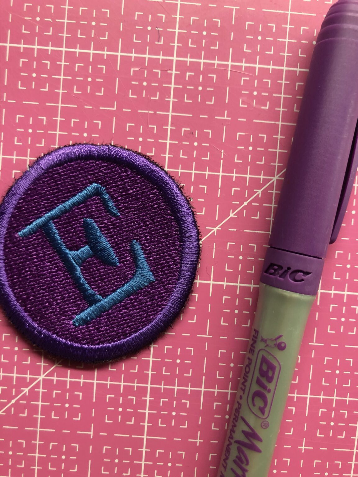 How to Sew Faux Leather + Machine Embroidery Bag Tag - Sulky