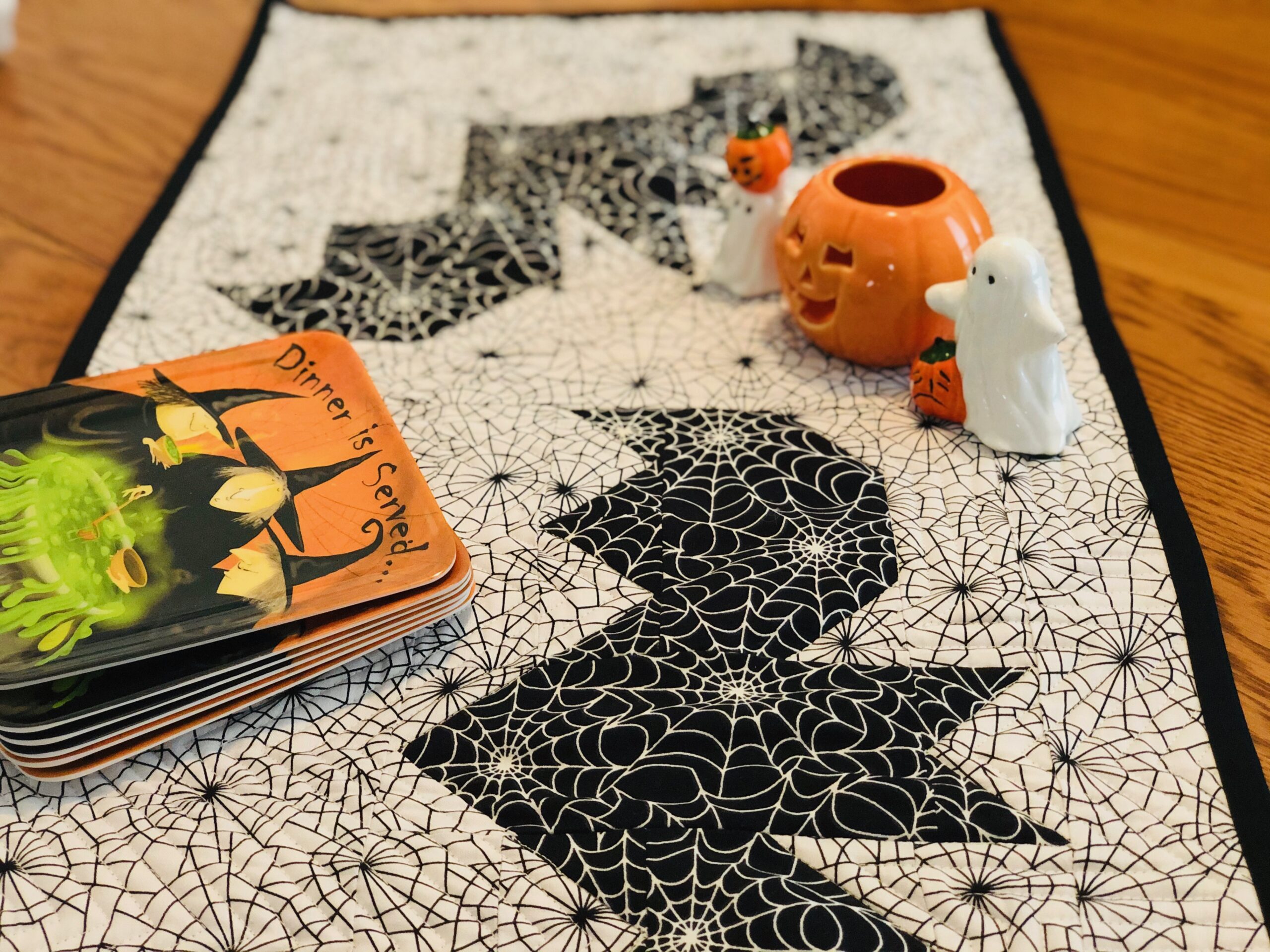 Quilted Bat Table Runner that Glows - Sulky