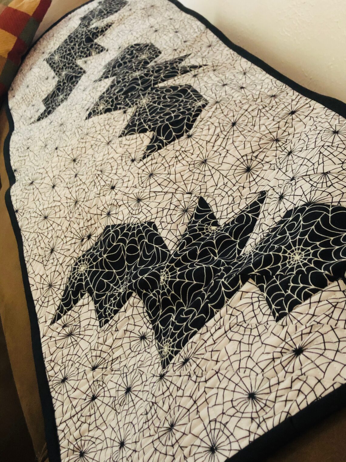 Quilted Bat Table Runner that Glows - Sulky